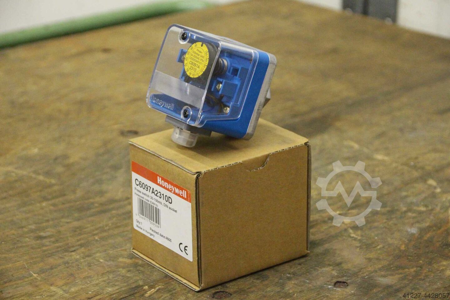 🏷️ Honeywell C6097A2310D - used Pressure switch for sale on Used ...