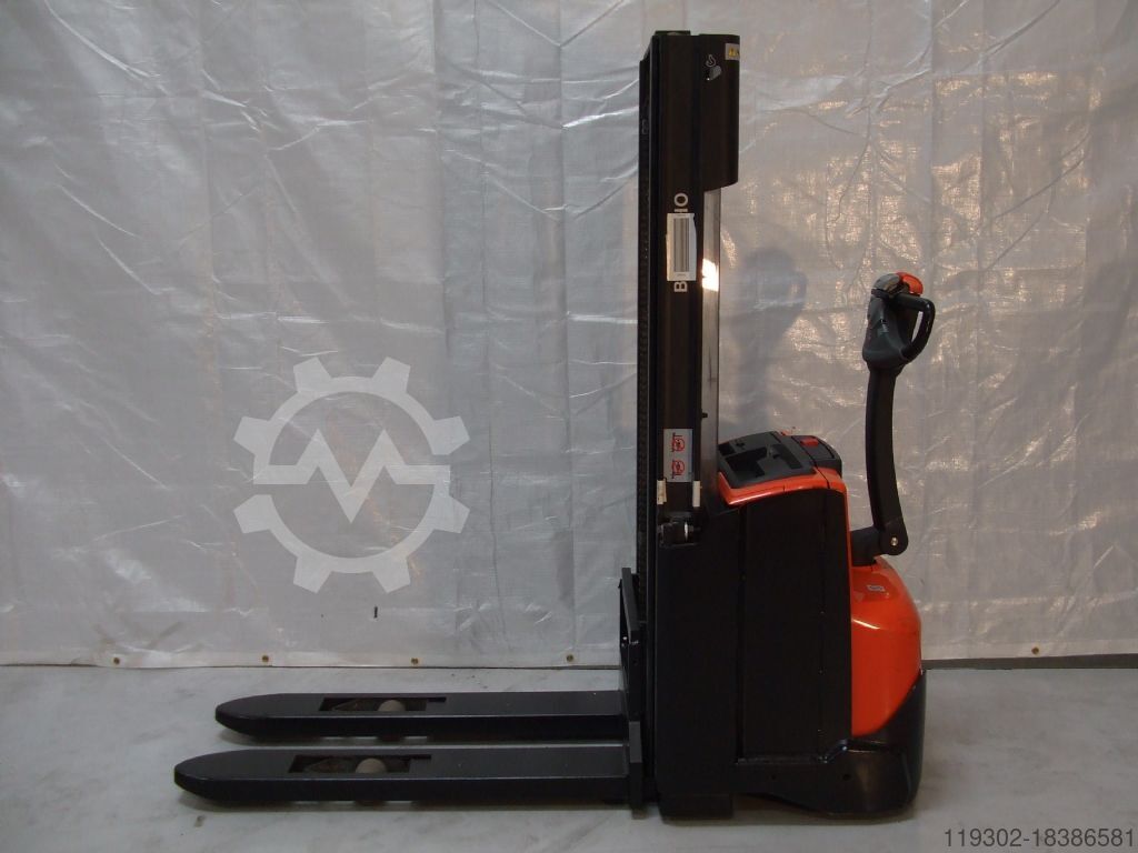 🏷️ Toyota SWE120 - used High Lift stacker for sale on Used-Machines.com ⚙️