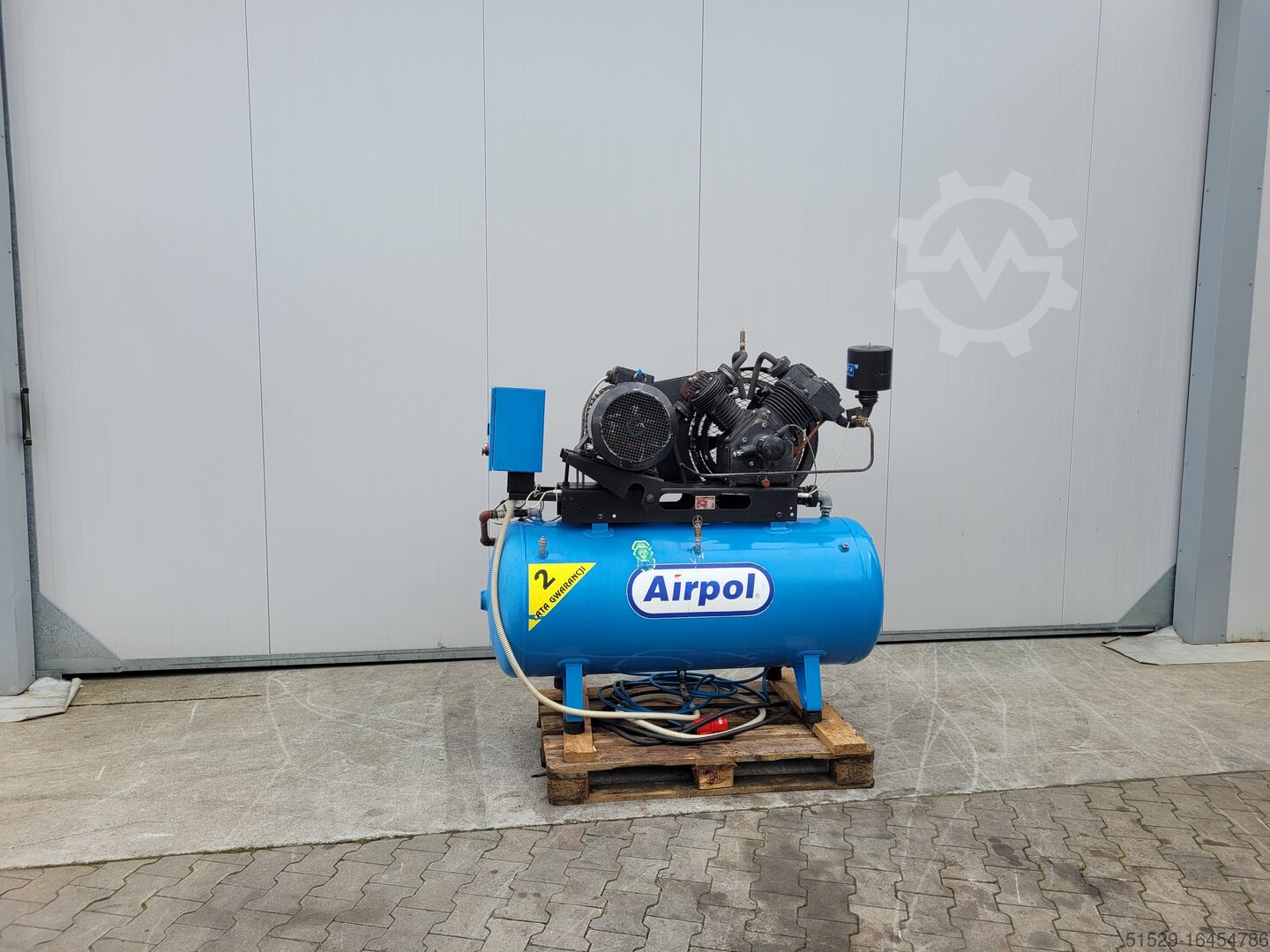 🏷️ Airpol - used Screw air compressor for sale on Used-Machines.com ⚙️