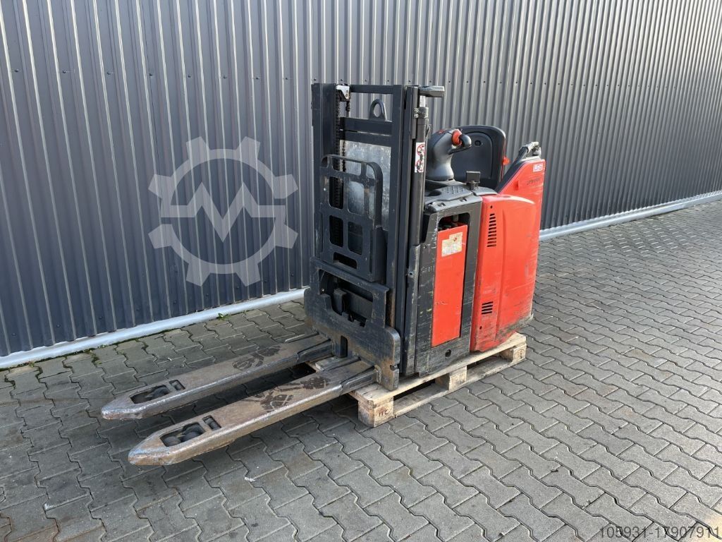 Linde D12SP - Used Stand-on stacker listed on Used-Machines.com ⚙️