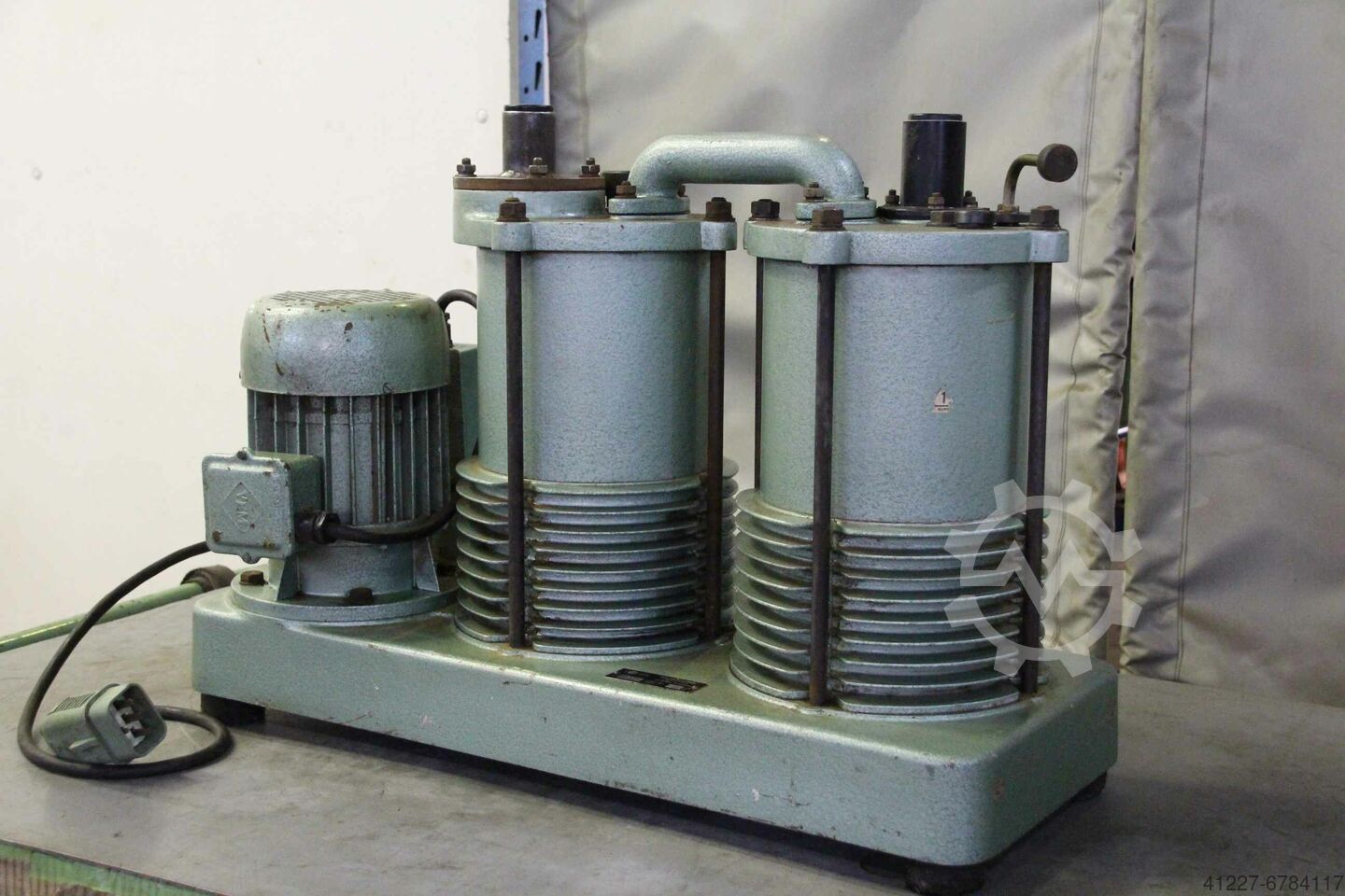VEB VZ30 - Used Vacuum pump 30 m3/h listed on Used-Machines.com ⚙️
