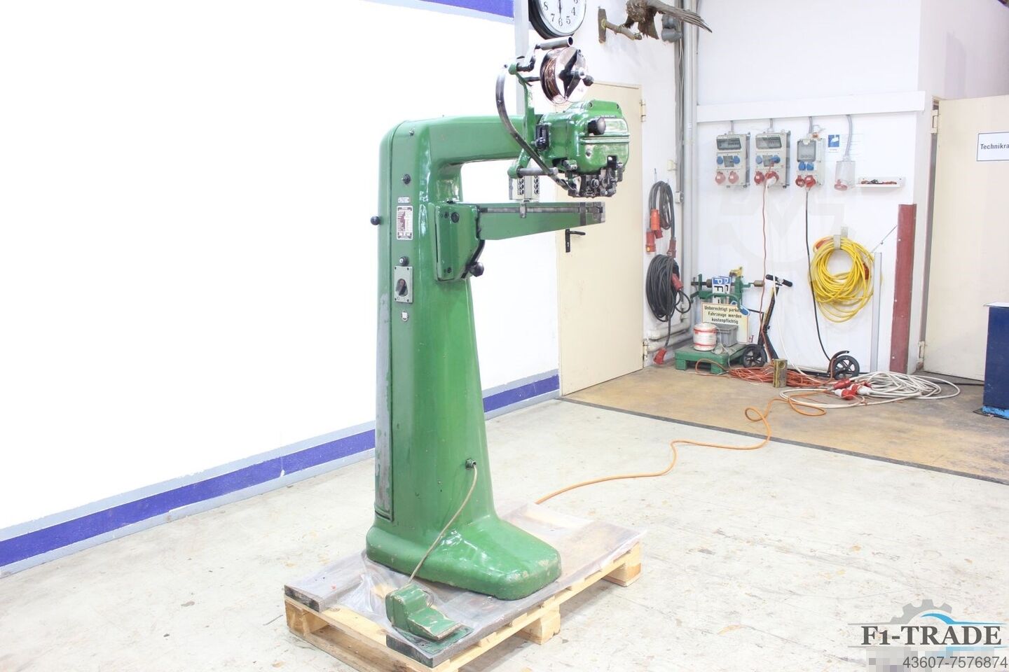 Polygraph 781 - Used Long arm Wire Stitching Machine listed on Used ...