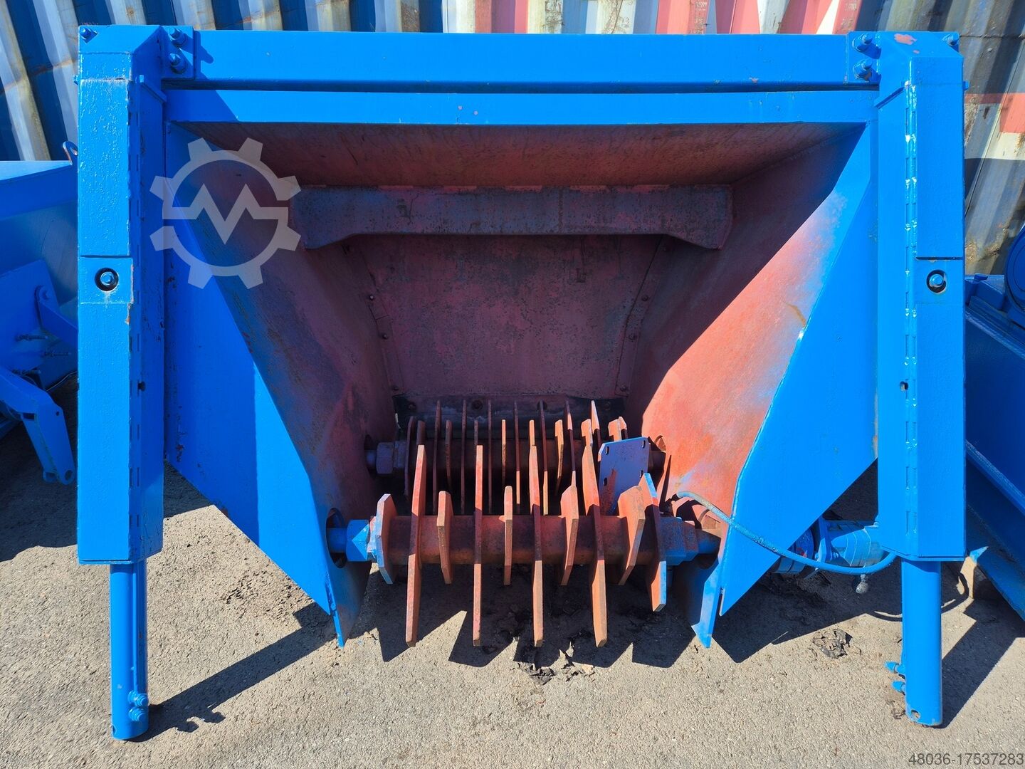 🏷️ EXTEC Anbauschredder - used Attachment shredder for screening plant ...