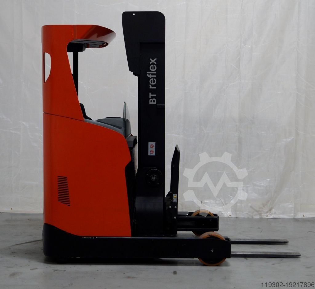 🏷️ Toyota RRE160H - used Reach Truck for sale on Used-Machines.com ⚙️