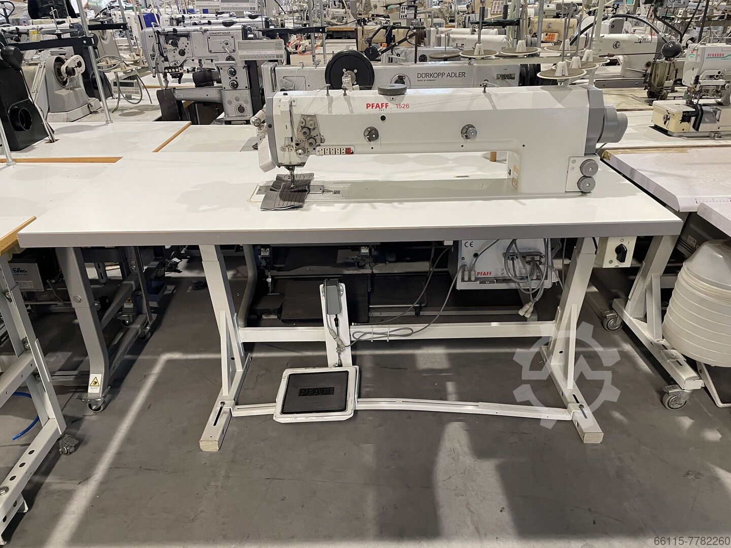 🏷️ PFAFF 1526 - used 3 transport,2 needle,flat bed sewing for sale