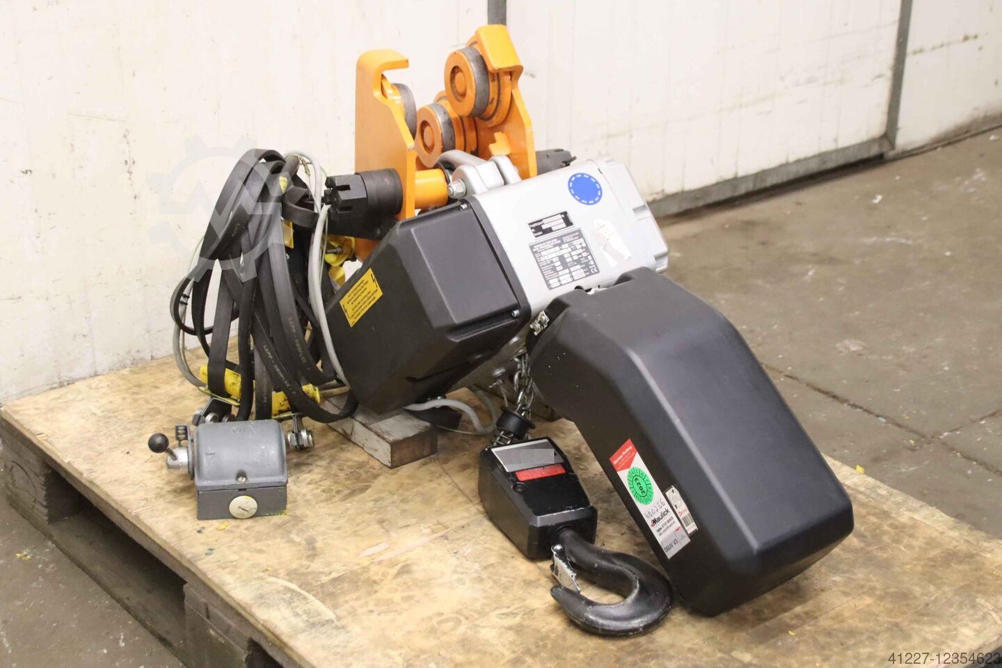 HADEF CH3 - Used Chain hoist with chassis 1250 kg listed on Used ...