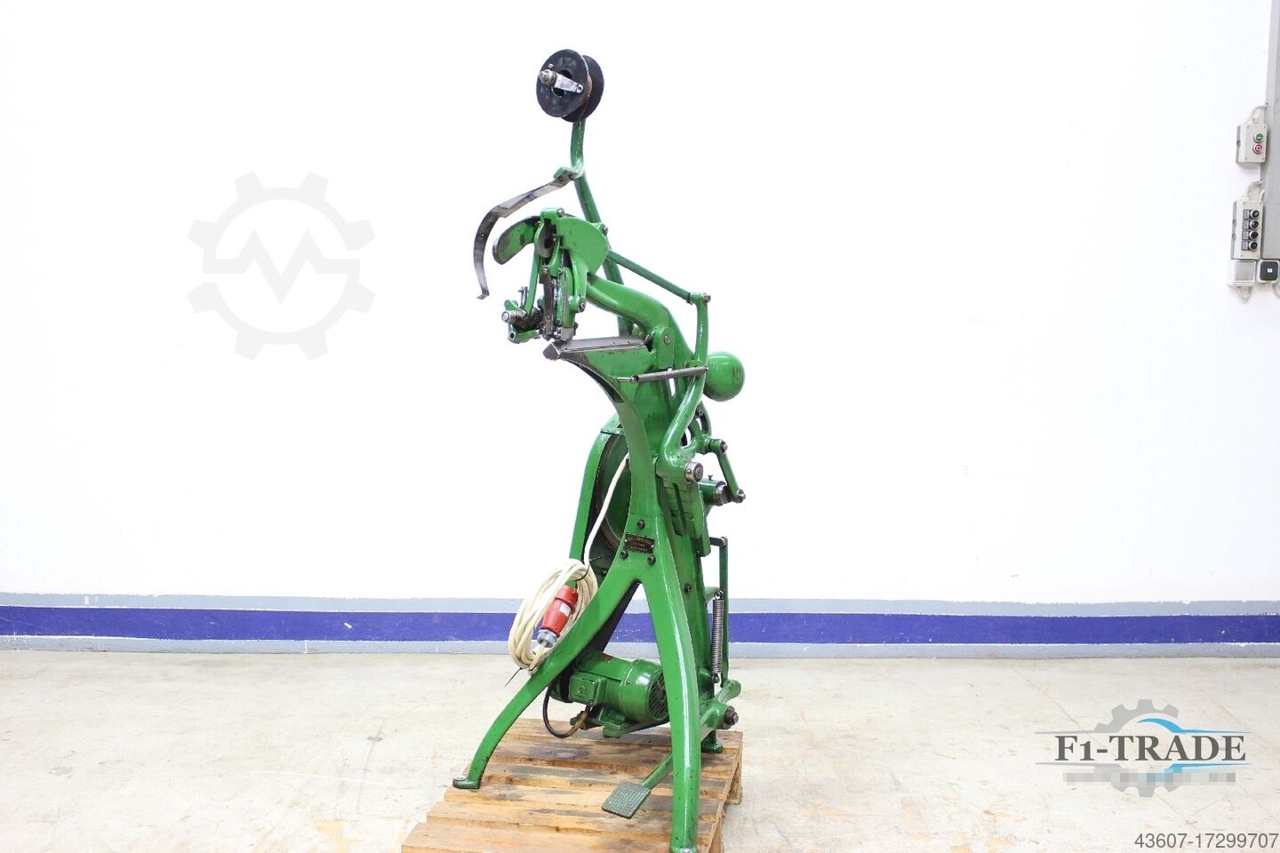 Polygraph 790 - Used Eckenheftmaschine Drahtheftmaschine / Corner Stitc ...