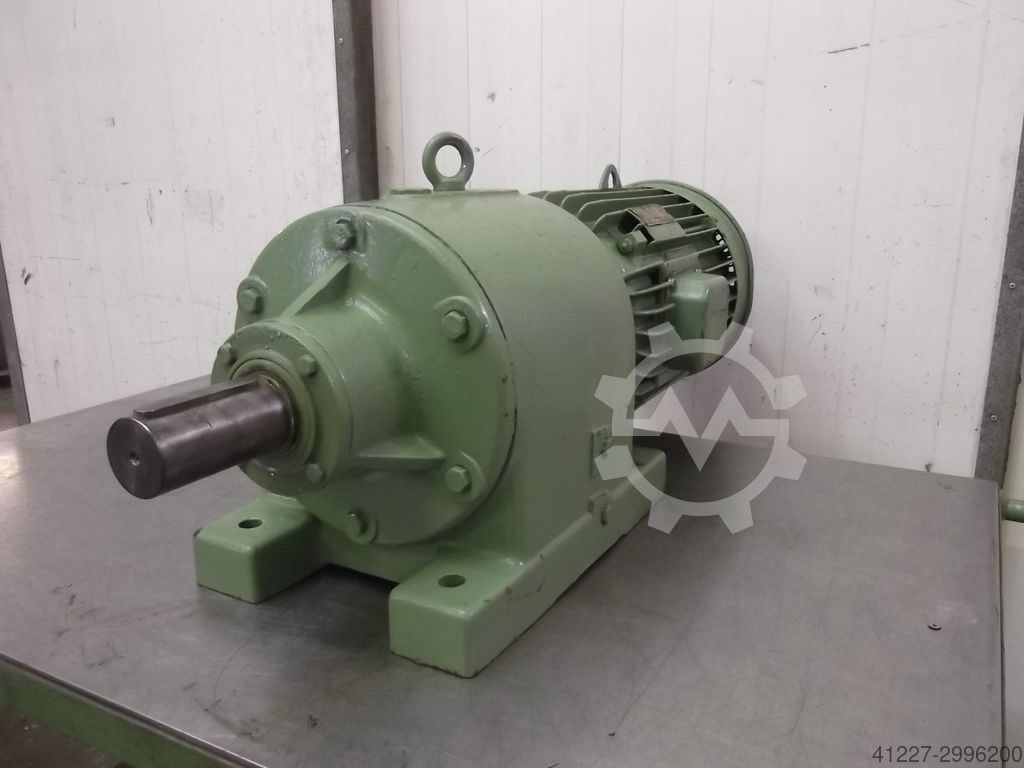 🏷️ SEW-EURODRIVE R9eD694 - used Gear motor 9 kW 179 rpm for sale on ...