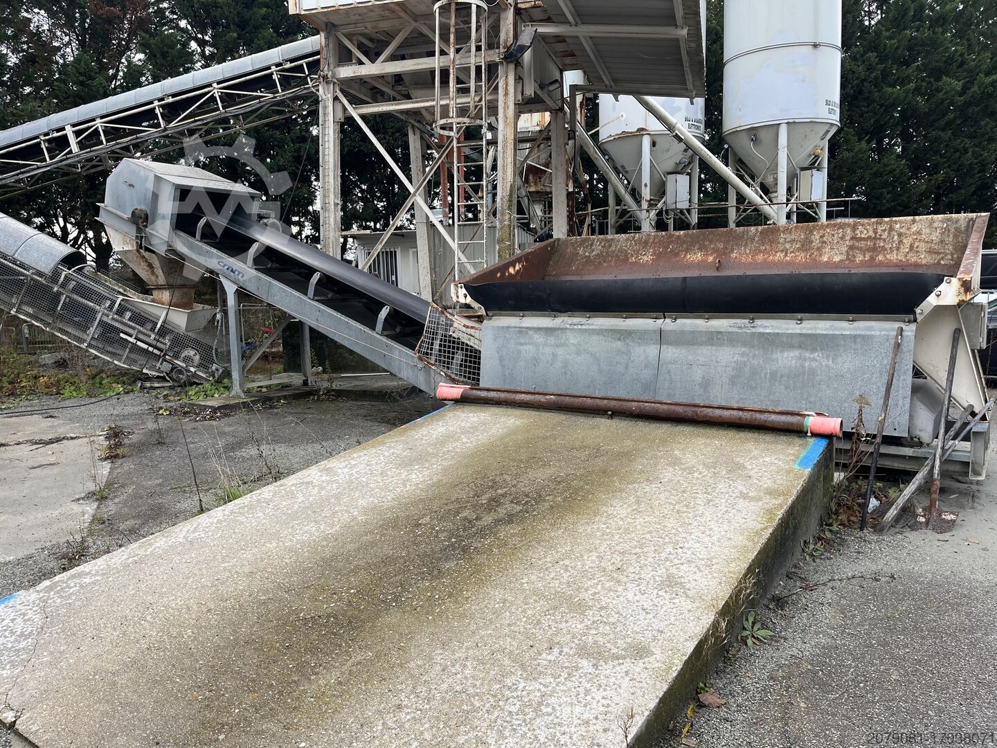 CMM SANS - Used Loading hopper and motor hopper listed on Used-Machines ...