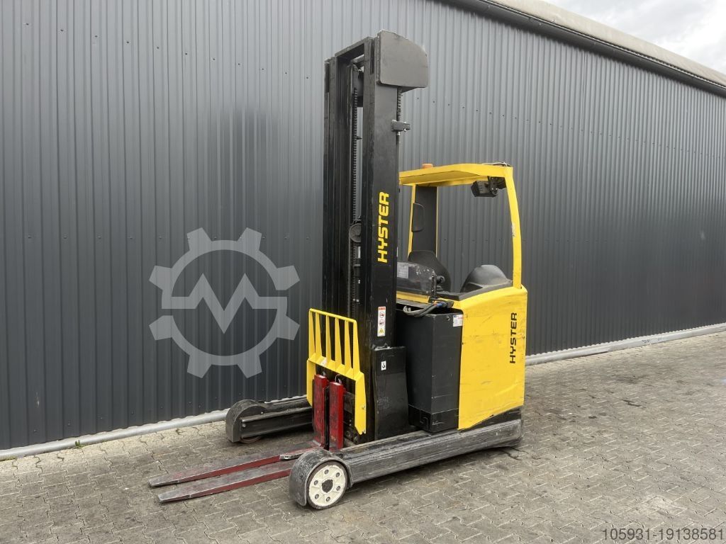 🏷️ Hyster R2.5 - used Reach Truck for sale on Used-Machines.com ⚙️