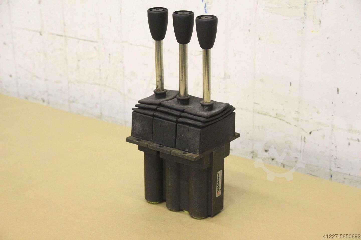 Casappa 3-fach - Used Hydraulic control unit listed on Used-Machines.com ⚙️